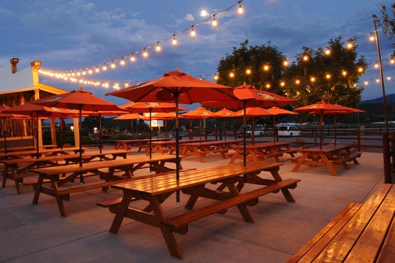 8 Mile Bar and Grill